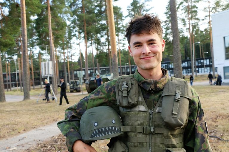 Jenkkitähti Kian Lawley näytteli suomalaisessa Kalifornian Kommando ...