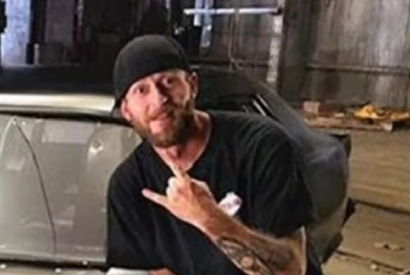 Katujen kaaharit -sarjasta tuttu Christopher Scott Ellis, 39, on ...