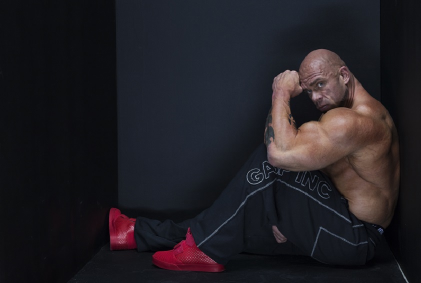 Härkävuosi-kirja kertoo Jari ”Bull” Mentulan tarinan herkästi ja ...