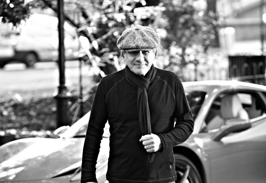Kirja: Brian Johnson vaihtoi tuulilaseja maanteillä ennen AC/DC ...