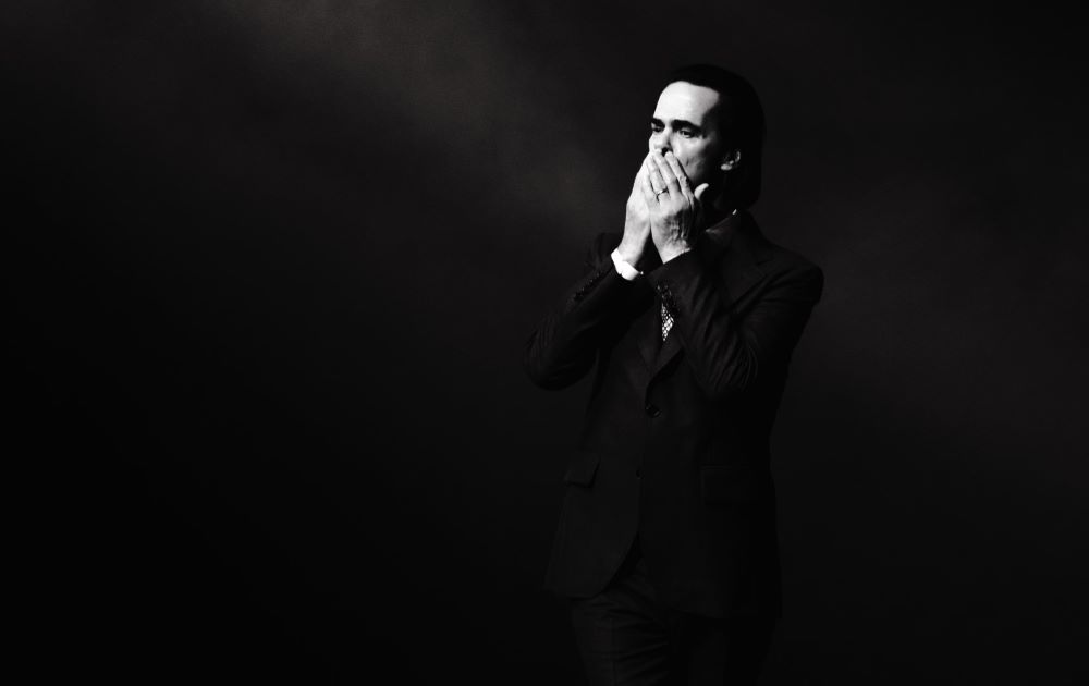 Nick Cave kolmella keikalla Helsingin Musiikkitalossa – näin tiistain ...