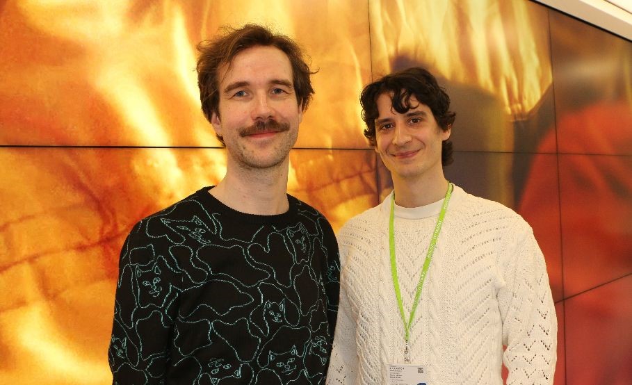 Näyttelijät Tomi Alatalo ja Alex Anton löysivät ”pornosarjasta” tärkeää sanomaa: ”Tässä ei panna ...